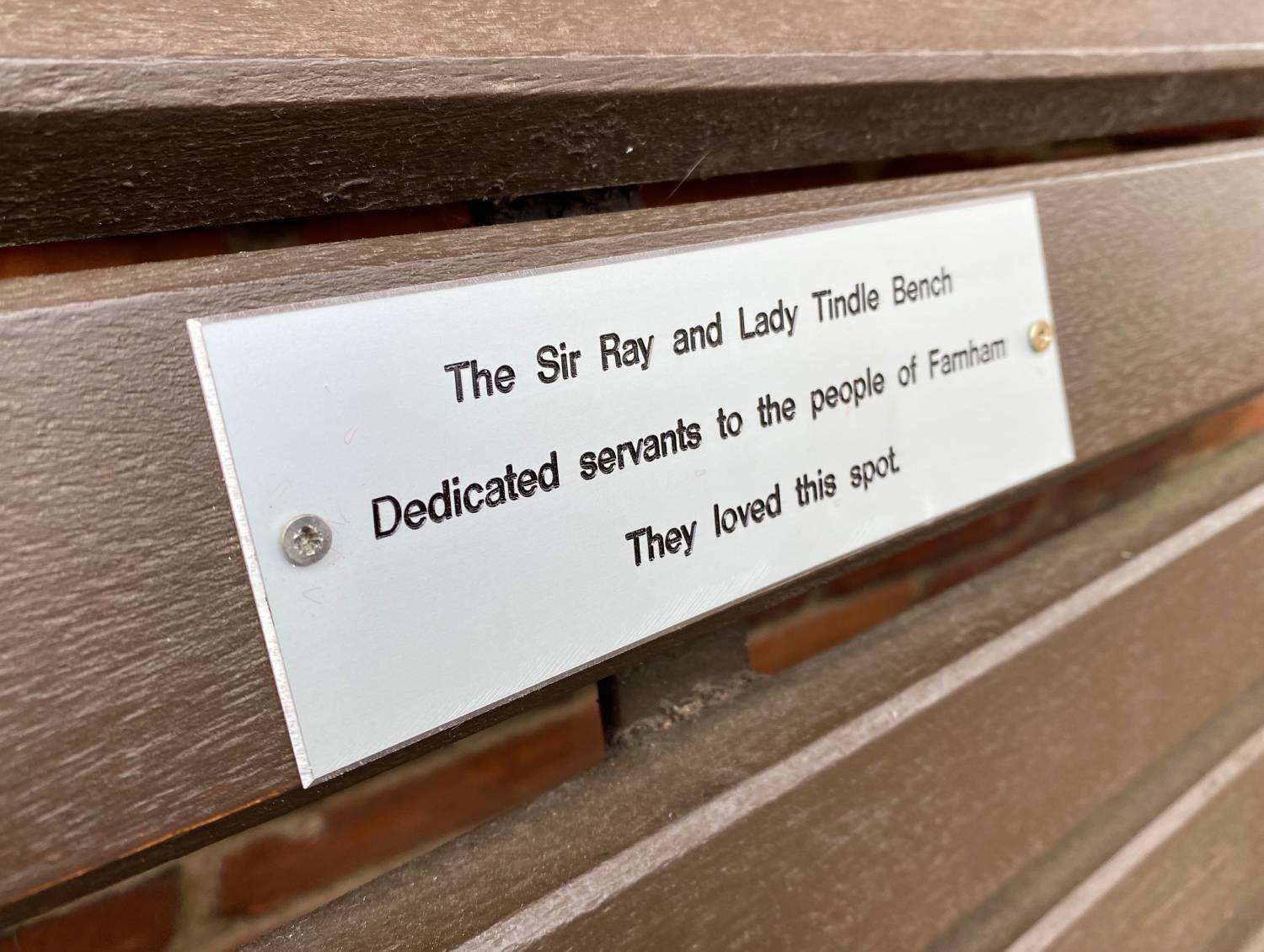 Sir Ray and Lady Tindle bench unveiled - Tindle News
